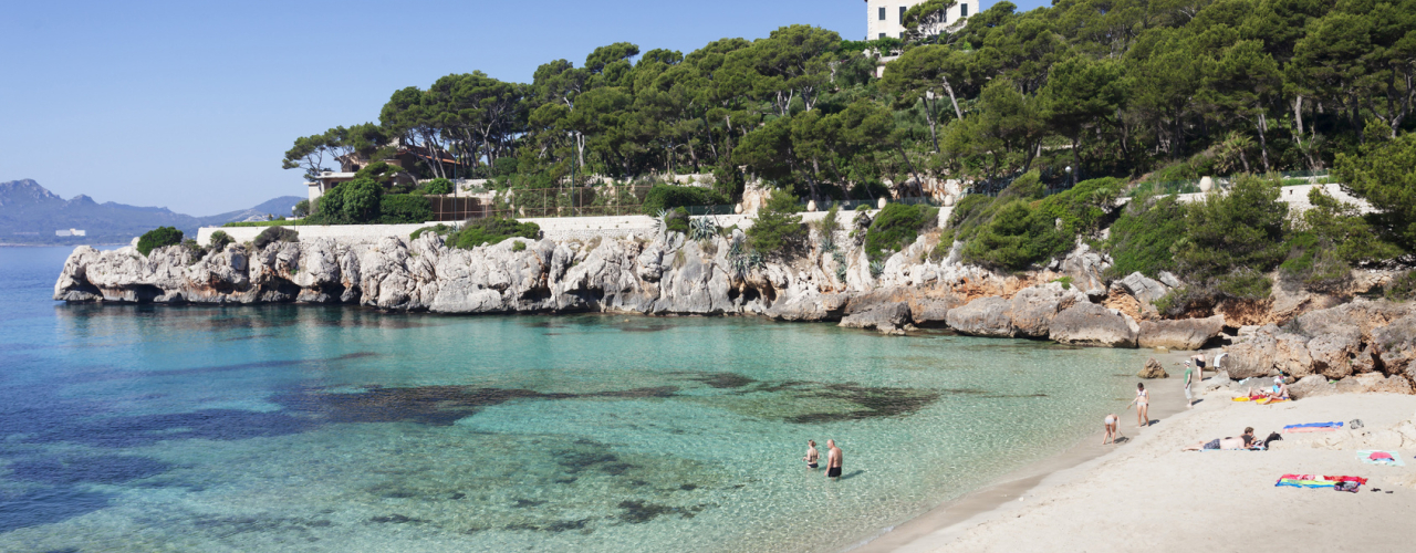 Ferien Cala Mayor: Mit alltours günstig an die Mittelmeerküste
