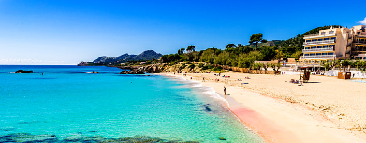 Cala Son Moll: Mit alltours an den Strand