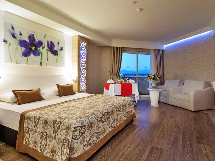 Hotel Crystal Sunset Luxury Resort & Spa in Side bei alltours buchen