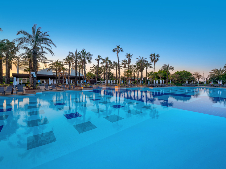 Hotel Concorde de Luxe Resort in Antalya - Lara bei alltours buchen