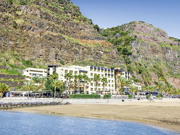 Hotel Calheta Beach in Calheta bei alltours buchen