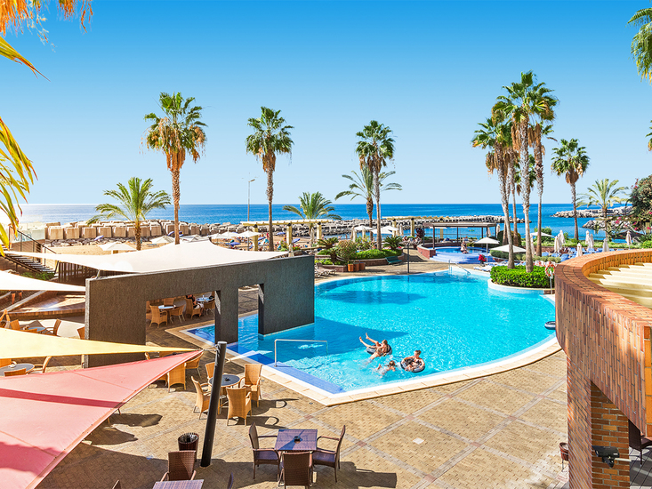 Hotel Calheta Beach in Calheta bei alltours buchen