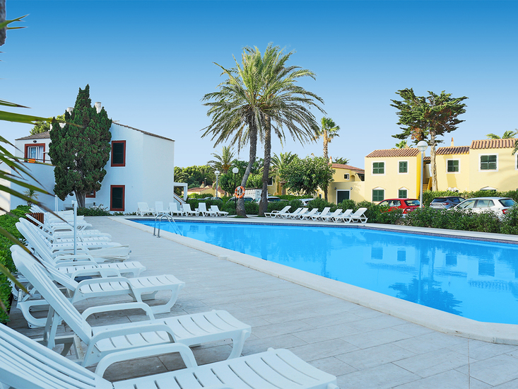 Hotel ROC Lago Park in Cala`n Bosch bei alltours buchen