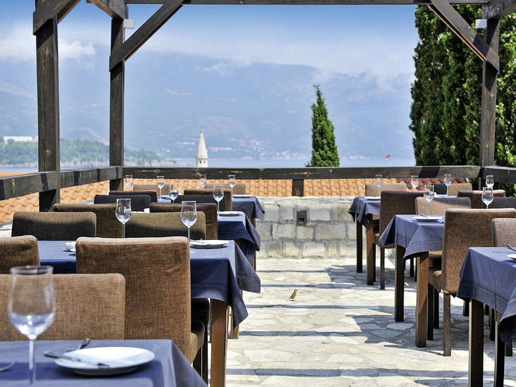 Hotel Avala Resort in Budva bei alltours buchen